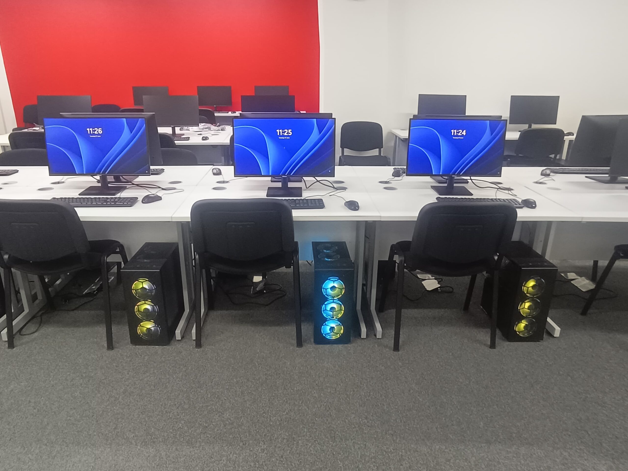 Computing Lab - IQUK College